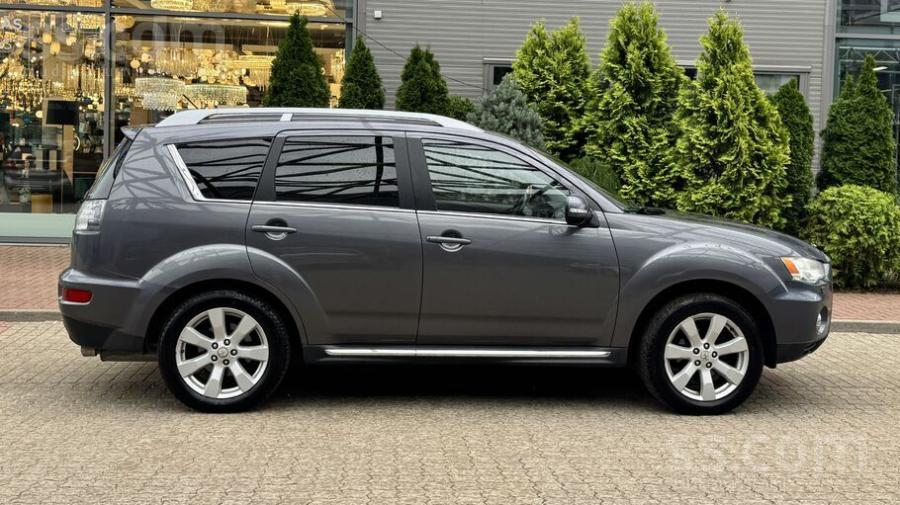Grey Mitsubishi Outlander 2010 in Riga, with an engine capacity of 2.30 L and mileage of 238 thousand km for 3400 €, photo 6 on AUTOMOTO.COM.LV