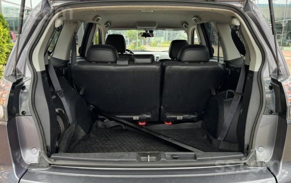 Pelēks Mitsubishi Outlander 2010 Rīga, ar dzinēja tilpumu 2.30 L un nobraukumu 238 tūkst. km par 3400 €, foto 7 vietnē AUTOMOTO.COM.LV