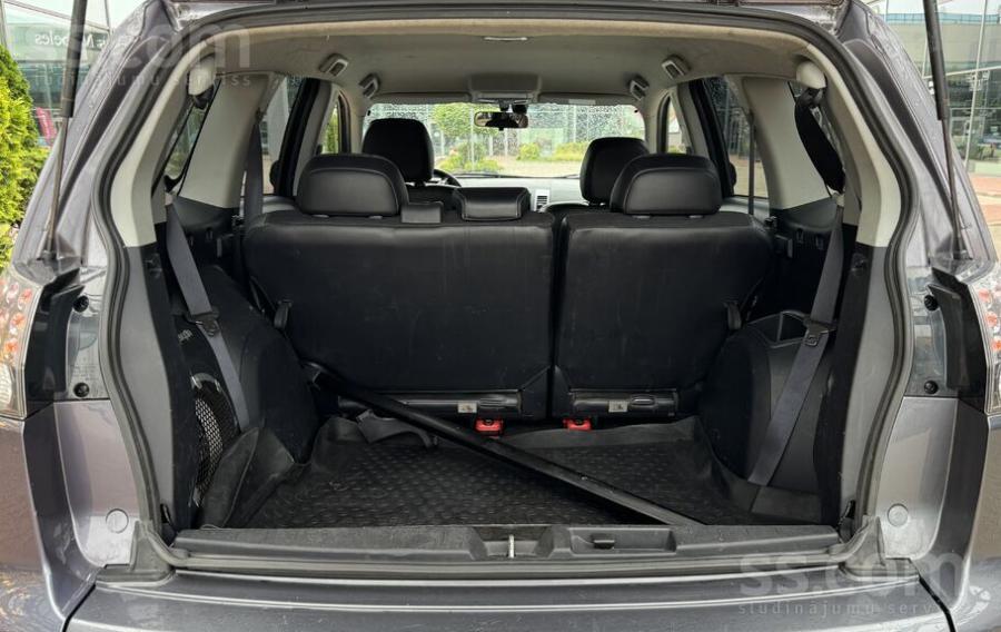 Grey Mitsubishi Outlander 2010 in Riga, with an engine capacity of 2.30 L and mileage of 238 thousand km for 3400 €, photo 8 on AUTOMOTO.COM.LV