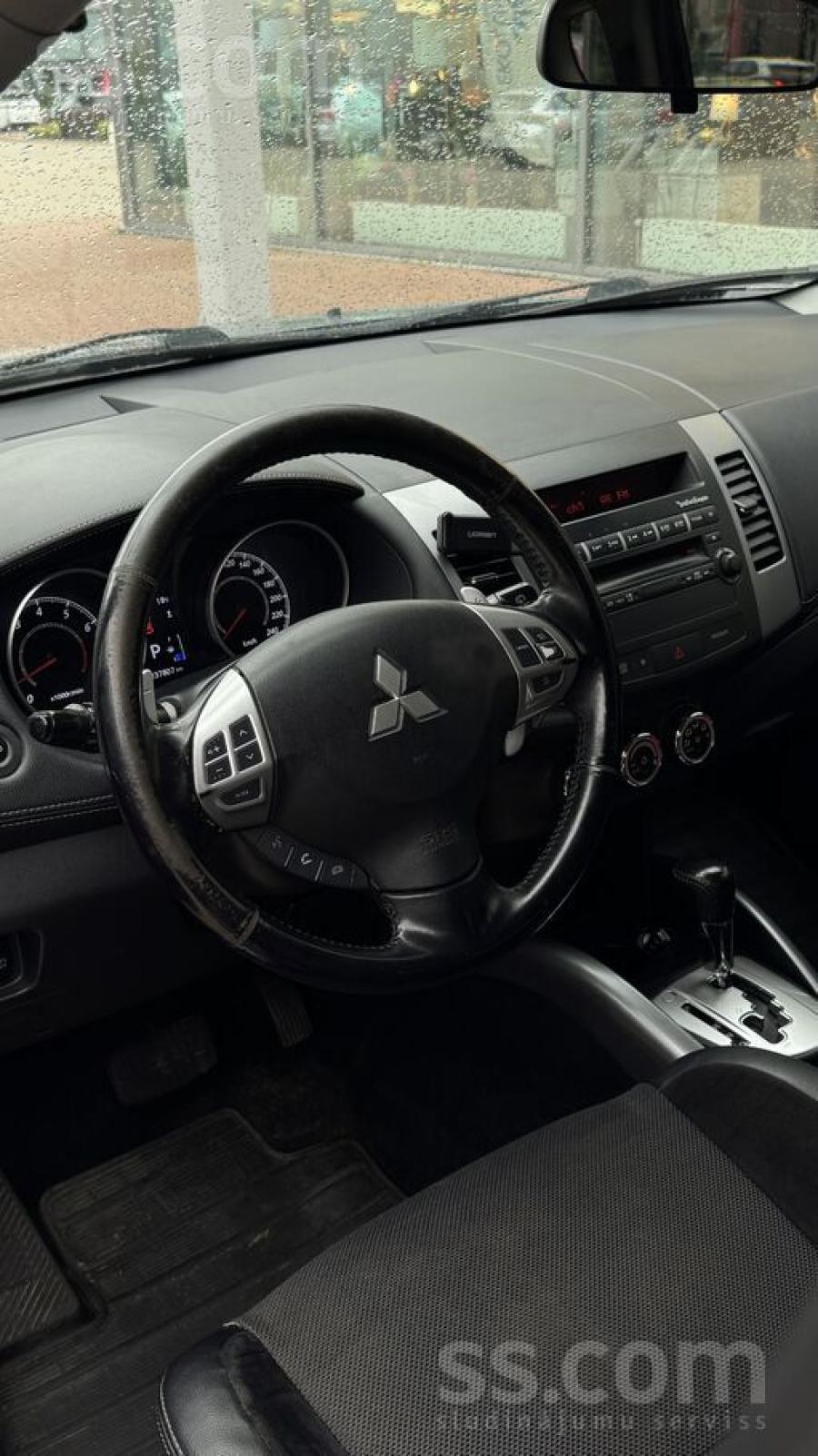 Grey Mitsubishi Outlander 2010 in Riga, with an engine capacity of 2.30 L and mileage of 238 thousand km for 3400 €, photo 20 on AUTOMOTO.COM.LV