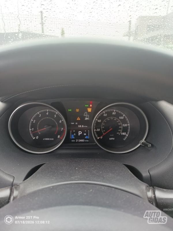 Grey Mitsubishi Outlander 2010 in Klaipeda, with an engine capacity of 2.40 L and mileage of 350 thousand km for 4999 €, photo 10 on AUTOMOTO.COM.LV