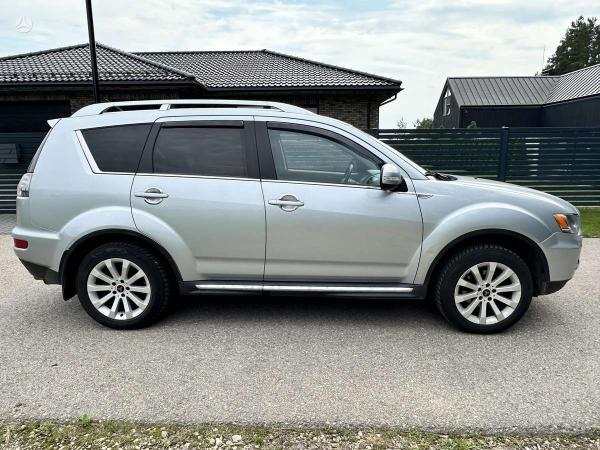 Pelēks Mitsubishi Outlander 2010 Viļņa, ar dzinēja tilpumu 2.40 L un nobraukumu 318 tūkst. km par 4500 €, foto 5 vietnē AUTOMOTO.COM.LV