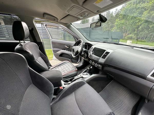 Pelēks Mitsubishi Outlander 2010 Viļņa, ar dzinēja tilpumu 2.40 L un nobraukumu 318 tūkst. km par 4500 €, foto 8 vietnē AUTOMOTO.COM.LV