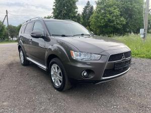 Grey Mitsubishi Outlander 2010 in Ukmerge, with an engine capacity of 1.97 L and mileage of 234 thousand km for 3200 €, photo 4 on AUTOMOTO.COM.LV