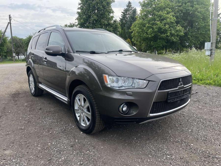 Grey Mitsubishi Outlander 2010 in Ukmerge, with an engine capacity of 1.97 L and mileage of 234 thousand km for 3200 €, photo 4 on AUTOMOTO.COM.LV