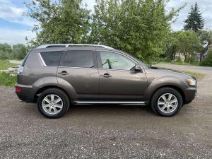 Grey Mitsubishi Outlander 2010 in Ukmerge, with an engine capacity of 1.97 L and mileage of 234 thousand km for 3200 €, photo 5 on AUTOMOTO.COM.LV