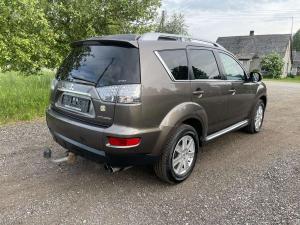 Grey Mitsubishi Outlander 2010 in Ukmerge, with an engine capacity of 1.97 L and mileage of 234 thousand km for 3200 €, photo 6 on AUTOMOTO.COM.LV