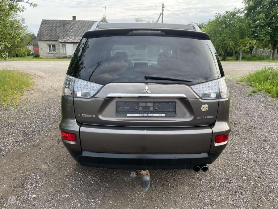 Grey Mitsubishi Outlander 2010 in Ukmerge, with an engine capacity of 1.97 L and mileage of 234 thousand km for 3200 €, photo 7 on AUTOMOTO.COM.LV