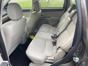 Grey Mitsubishi Outlander 2010 in Ukmerge, with an engine capacity of 1.97 L and mileage of 234 thousand km for 3200 €, photo 13 on AUTOMOTO.COM.LV