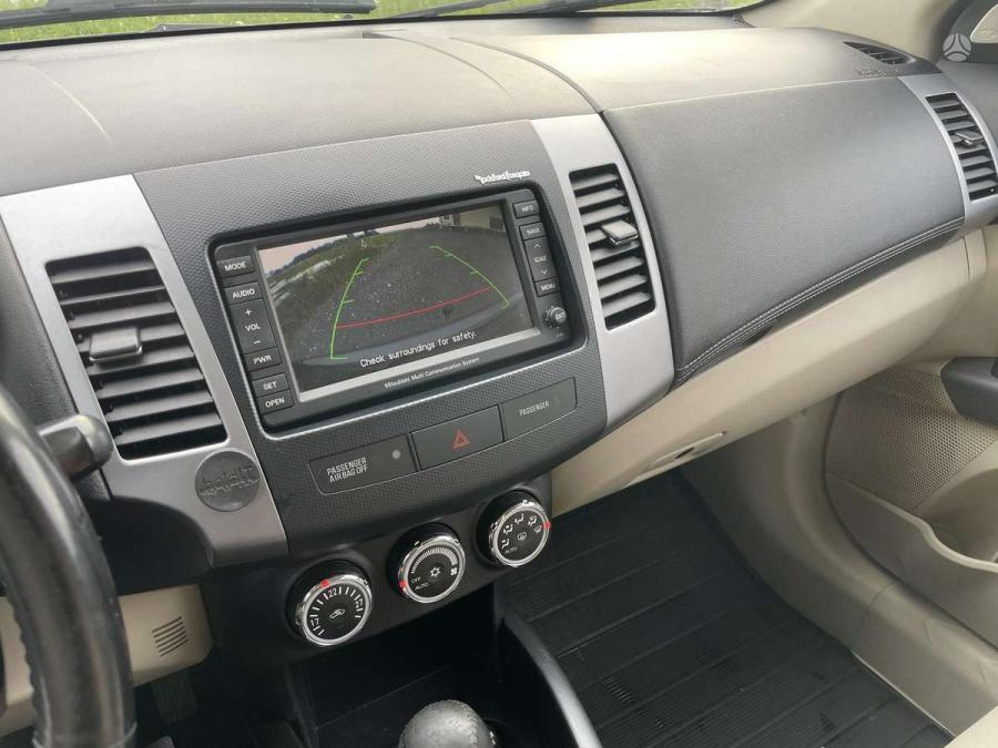 Grey Mitsubishi Outlander 2010 in Ukmerge, with an engine capacity of 1.97 L and mileage of 234 thousand km for 3200 €, photo 17 on AUTOMOTO.COM.LV