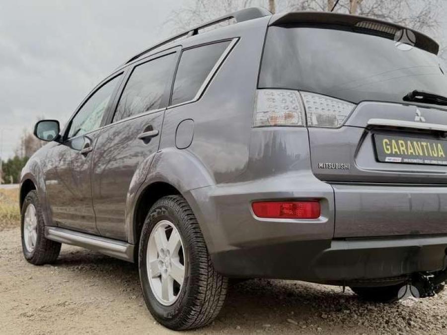 Grey Mitsubishi Outlander 2011 in Siauliai, with an engine capacity of 2.27 L and mileage of 201 thousand km for 7450 €, photo 7 on AUTOMOTO.COM.LV