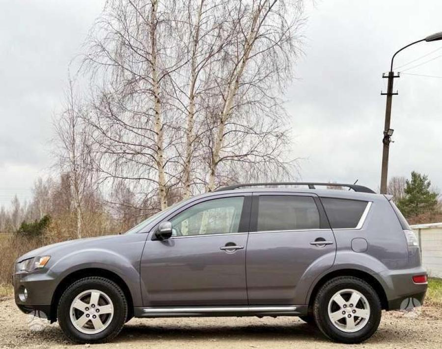 Grey Mitsubishi Outlander 2011 in Siauliai, with an engine capacity of 2.27 L and mileage of 201 thousand km for 7450 €, photo 13 on AUTOMOTO.COM.LV