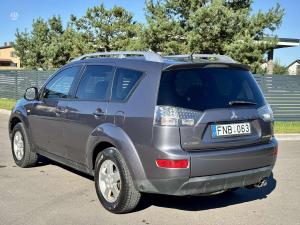 Grey Mitsubishi Outlander 2011 in Vilnius, with an engine capacity of 3.00 L and mileage of 220 thousand km for 3750 €, photo 3 on AUTOMOTO.COM.LV