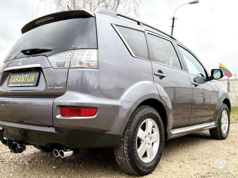 Grey Mitsubishi Outlander 2011 in Siauliai, with an engine capacity of 2.27 L and mileage of 201 thousand km for 7450 €, photo 8 on AUTOMOTO.COM.LV