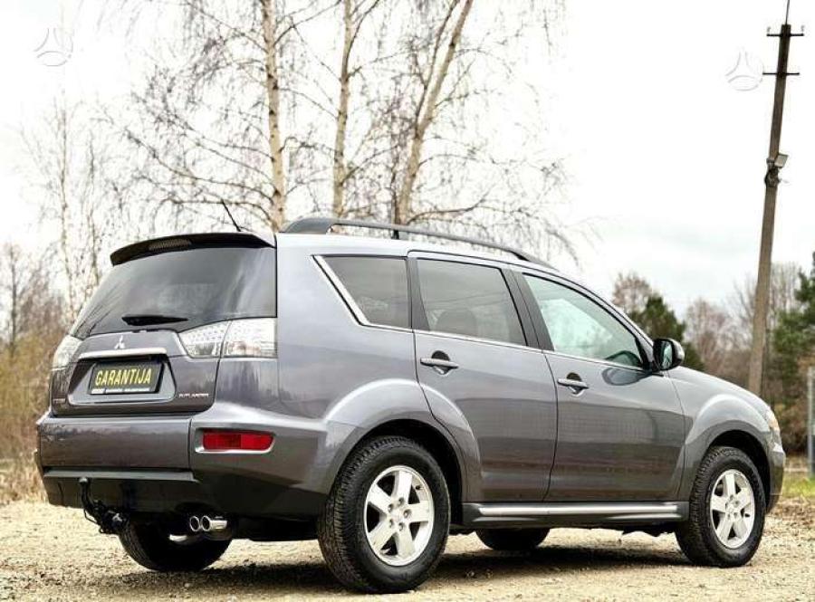 Grey Mitsubishi Outlander 2011 in Siauliai, with an engine capacity of 2.27 L and mileage of 201 thousand km for 7450 €, photo 4 on AUTOMOTO.COM.LV