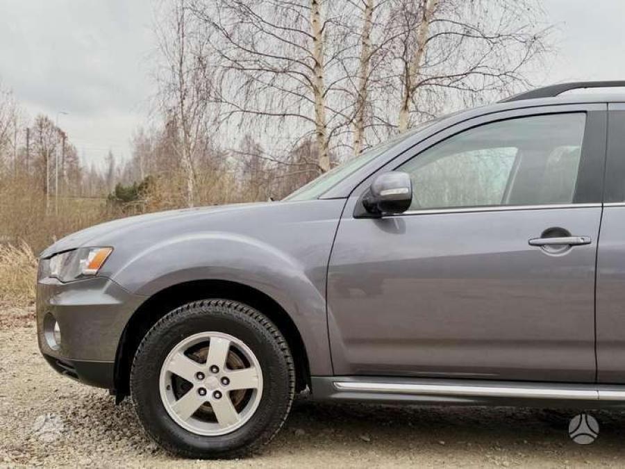 Grey Mitsubishi Outlander 2011 in Siauliai, with an engine capacity of 2.27 L and mileage of 201 thousand km for 7450 €, photo 11 on AUTOMOTO.COM.LV
