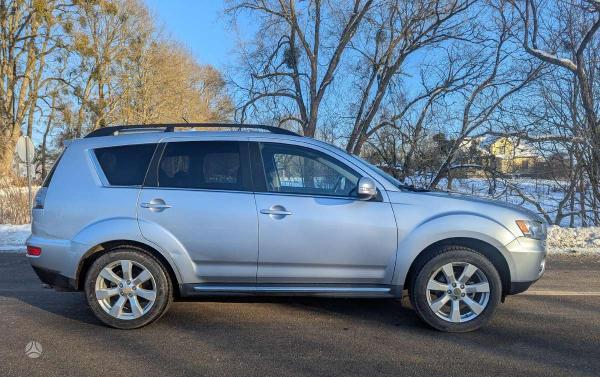 Pelēks Mitsubishi Outlander 2011 Kauņa, ar dzinēja tilpumu 2.27 L un nobraukumu 276 tūkst. km par 2950 €, foto 5 vietnē AUTOMOTO.COM.LV