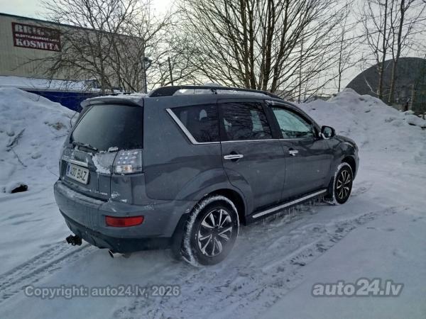 Grey Mitsubishi Outlander 2011 in Tallinn, with an engine capacity of 2.40 L and mileage of 225 thousand km for 3999 €, photo 2 on AUTOMOTO.COM.LV
