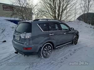Grey Mitsubishi Outlander 2011 in Tallinn, with an engine capacity of 2.40 L and mileage of 225 thousand km for 3999 €, photo 2 on AUTOMOTO.COM.LV