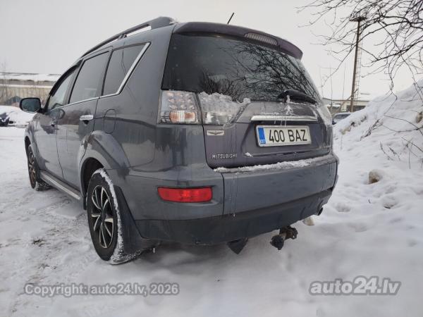 Grey Mitsubishi Outlander 2011 in Tallinn, with an engine capacity of 2.40 L and mileage of 225 thousand km for 3999 €, photo 4 on AUTOMOTO.COM.LV