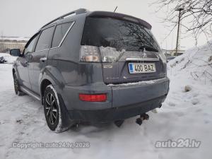 Grey Mitsubishi Outlander 2011 in Tallinn, with an engine capacity of 2.40 L and mileage of 225 thousand km for 3999 €, photo 4 on AUTOMOTO.COM.LV