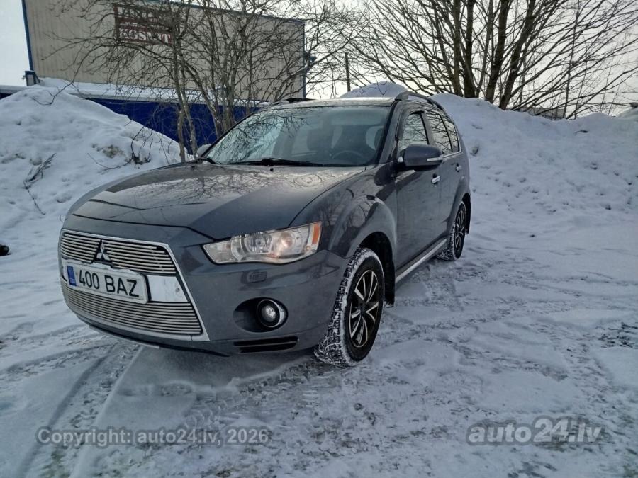 Grey Mitsubishi Outlander 2011 in Tallinn, with an engine capacity of 2.40 L and mileage of 225 thousand km for 3999 €, photo 5 on AUTOMOTO.COM.LV