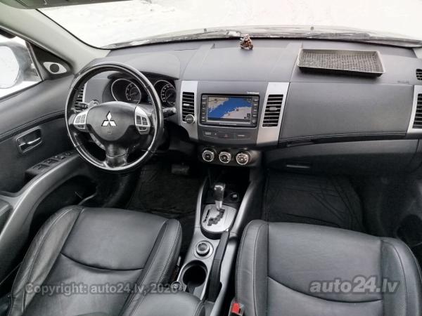 Grey Mitsubishi Outlander 2011 in Tallinn, with an engine capacity of 2.40 L and mileage of 225 thousand km for 3999 €, photo 6 on AUTOMOTO.COM.LV