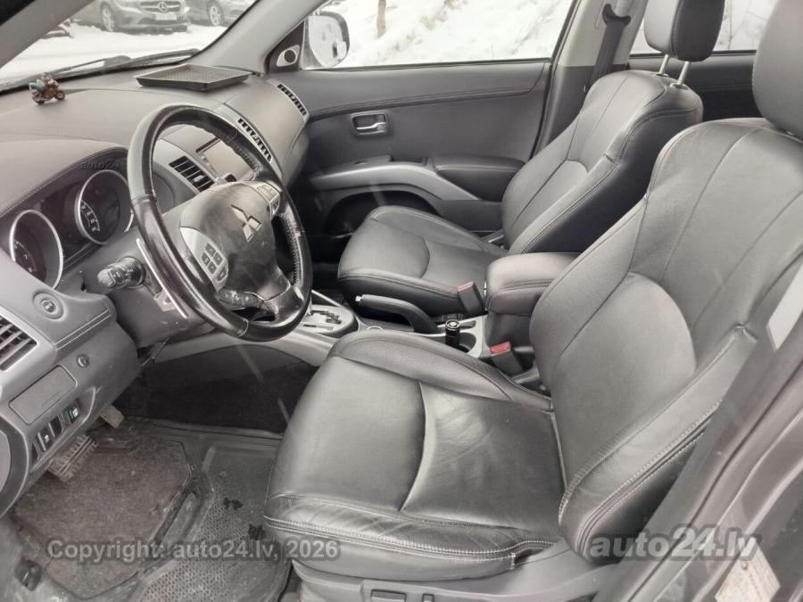 Grey Mitsubishi Outlander 2011 in Tallinn, with an engine capacity of 2.40 L and mileage of 225 thousand km for 3999 €, photo 7 on AUTOMOTO.COM.LV