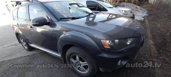 Pelēks Mitsubishi Outlander 2011 Tallina, ar dzinēja tilpumu 2.20 L un nobraukumu 298 tūkst. km par 5000 €, foto 3 vietnē AUTOMOTO.COM.LV