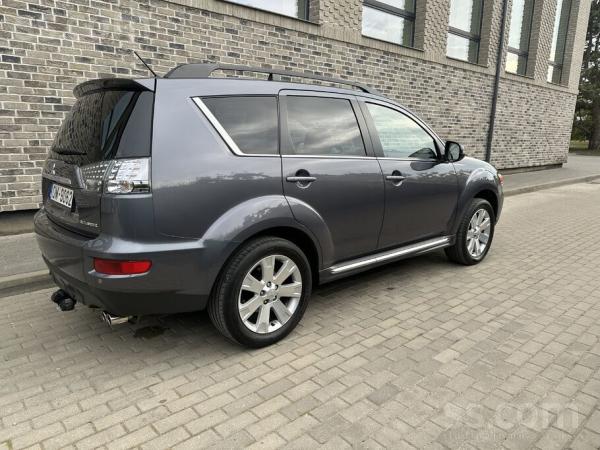 Pelēks Mitsubishi Outlander 2011 Tukums, ar dzinēja tilpumu 2.20 L un nobraukumu 187 tūkst. km par 6990 €, foto 3 vietnē AUTOMOTO.COM.LV