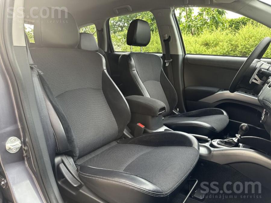 Pelēks Mitsubishi Outlander 2011 Tukums, ar dzinēja tilpumu 2.20 L un nobraukumu 187 tūkst. km par 6990 €, foto 15 vietnē AUTOMOTO.COM.LV