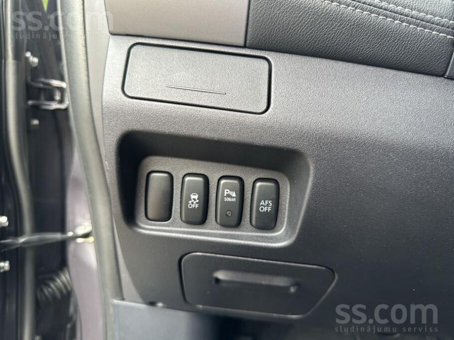 Pelēks Mitsubishi Outlander 2011 Tukums, ar dzinēja tilpumu 2.20 L un nobraukumu 187 tūkst. km par 6990 €, foto 18 vietnē AUTOMOTO.COM.LV