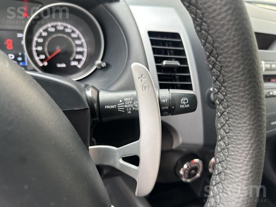 Pelēks Mitsubishi Outlander 2011 Tukums, ar dzinēja tilpumu 2.20 L un nobraukumu 187 tūkst. km par 6990 €, foto 22 vietnē AUTOMOTO.COM.LV