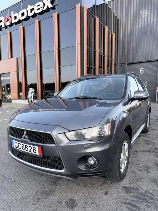 Grey Mitsubishi Outlander 2011 in Kaunas, with an engine capacity of 2.18 L and mileage of 276 thousand km for 4500 €, photo 2 on AUTOMOTO.COM.LV