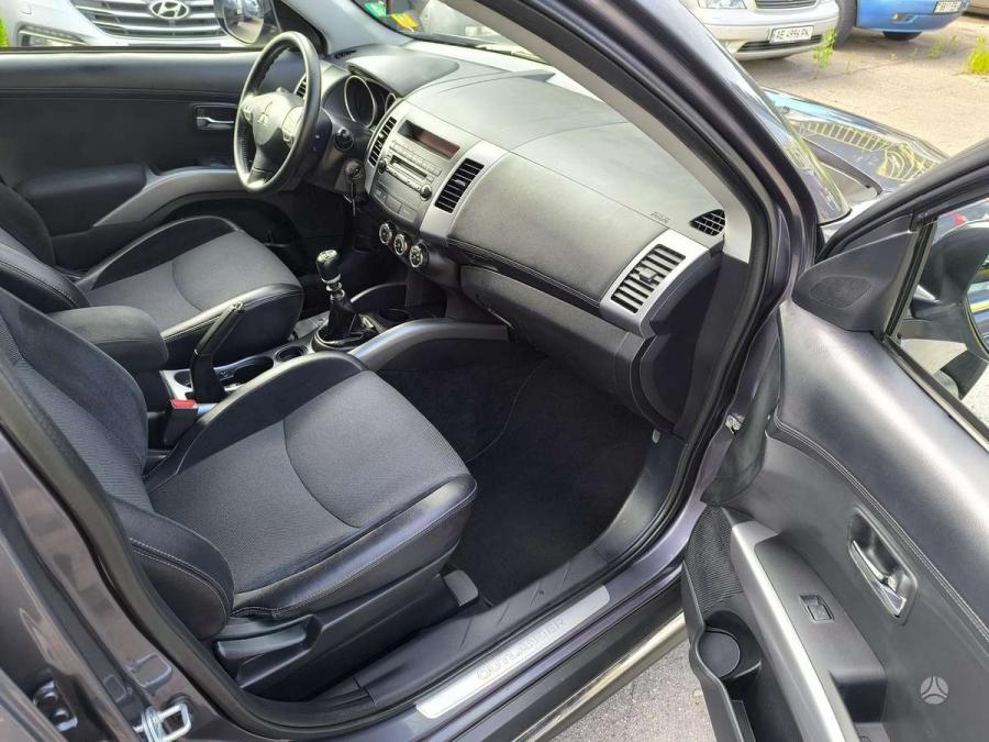 Pelēks Mitsubishi Outlander 2011 Šauļi, ar dzinēja tilpumu 2.27 L un nobraukumu 309 tūkst. km par 4950 €, foto 12 vietnē AUTOMOTO.COM.LV