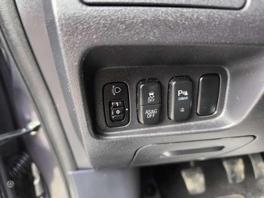 Pelēks Mitsubishi Outlander 2011 Šauļi, ar dzinēja tilpumu 2.27 L un nobraukumu 309 tūkst. km par 4950 €, foto 15 vietnē AUTOMOTO.COM.LV