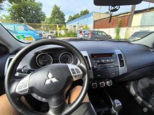 Pelēks Mitsubishi Outlander 2011 Šauļi, ar dzinēja tilpumu 2.27 L un nobraukumu 309 tūkst. km par 4950 €, foto 17 vietnē AUTOMOTO.COM.LV