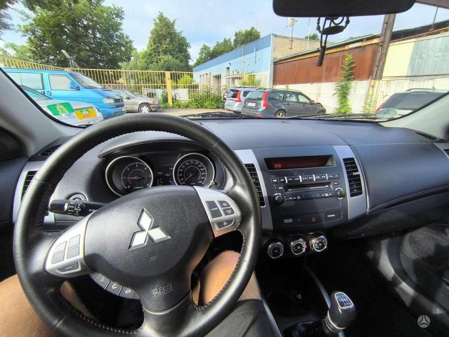 Pelēks Mitsubishi Outlander 2011 Šauļi, ar dzinēja tilpumu 2.27 L un nobraukumu 309 tūkst. km par 4950 €, foto 17 vietnē AUTOMOTO.COM.LV