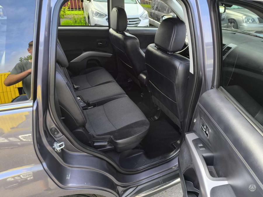 Pelēks Mitsubishi Outlander 2011 Šauļi, ar dzinēja tilpumu 2.27 L un nobraukumu 309 tūkst. km par 4950 €, foto 18 vietnē AUTOMOTO.COM.LV