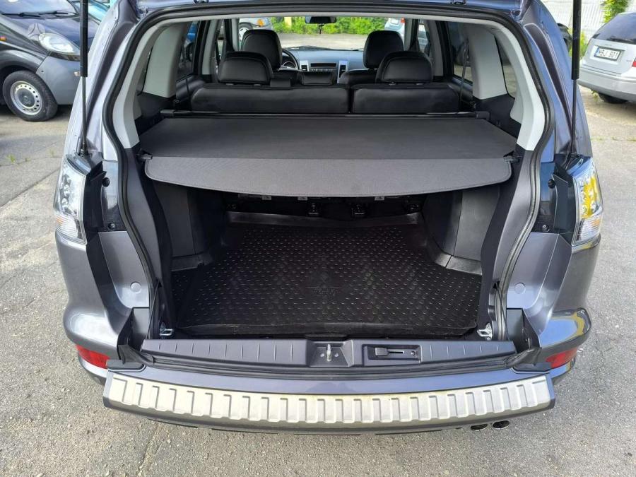 Pelēks Mitsubishi Outlander 2011 Šauļi, ar dzinēja tilpumu 2.27 L un nobraukumu 309 tūkst. km par 4950 €, foto 20 vietnē AUTOMOTO.COM.LV