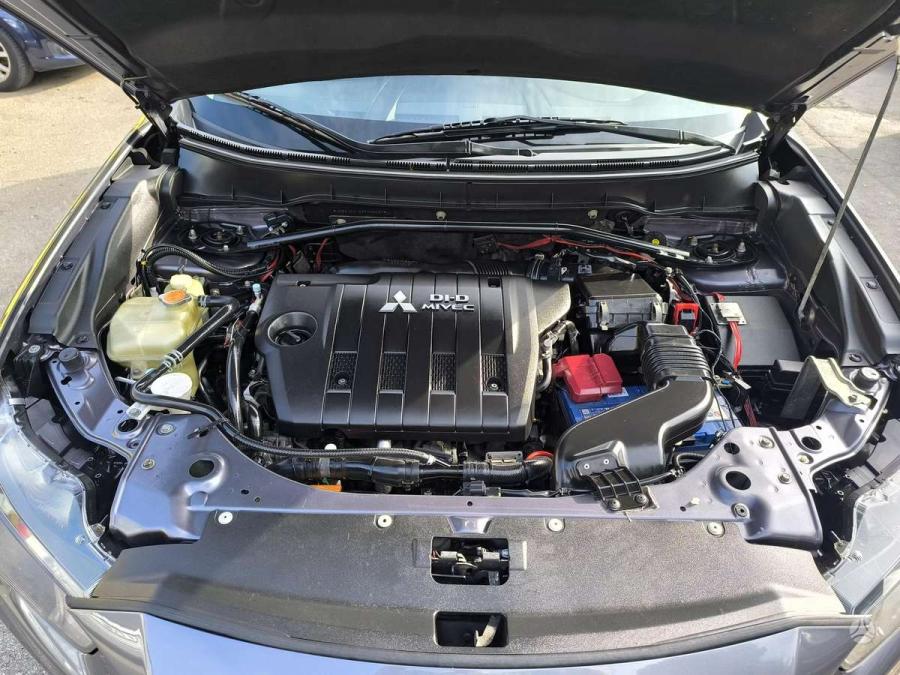 Pelēks Mitsubishi Outlander 2011 Šauļi, ar dzinēja tilpumu 2.27 L un nobraukumu 309 tūkst. km par 4950 €, foto 21 vietnē AUTOMOTO.COM.LV