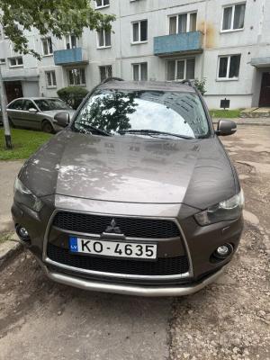 Grey Mitsubishi Outlander 2011 in Riga, with an engine capacity of 2.40 L and mileage of 205 thousand km for 5250 €, photo  on AUTOMOTO.COM.LV