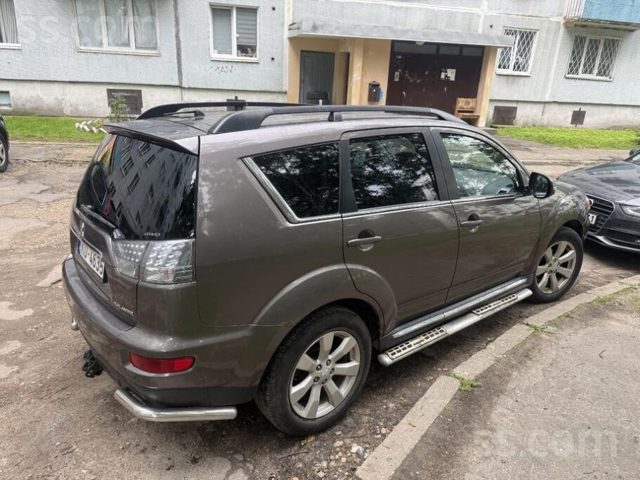 Pelēks Mitsubishi Outlander 2011 Rīga, ar dzinēja tilpumu 2.40 L un nobraukumu 205 tūkst. km par 5250 €, foto 4 vietnē AUTOMOTO.COM.LV