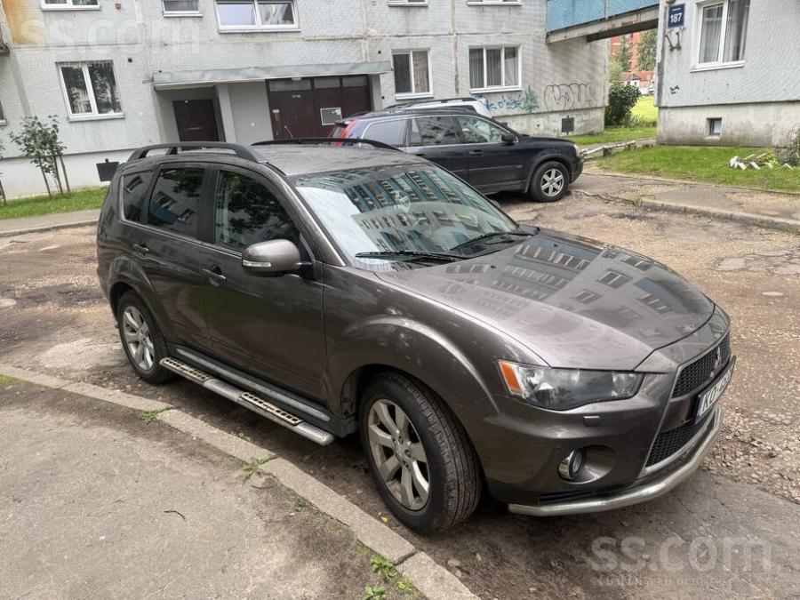 Pelēks Mitsubishi Outlander 2011 Rīga, ar dzinēja tilpumu 2.40 L un nobraukumu 205 tūkst. km par 5250 €, foto 5 vietnē AUTOMOTO.COM.LV