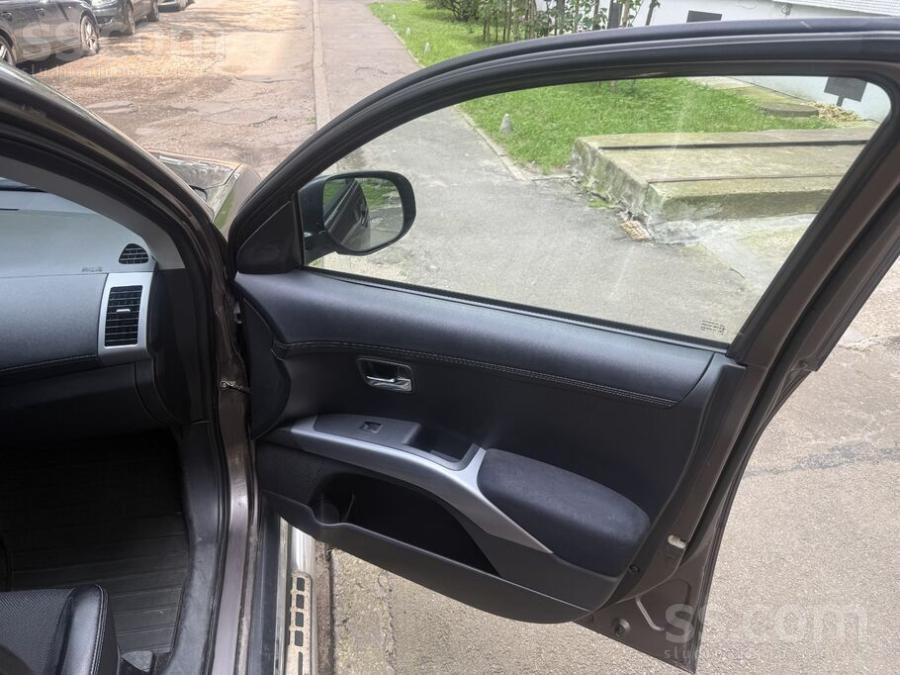 Pelēks Mitsubishi Outlander 2011 Rīga, ar dzinēja tilpumu 2.40 L un nobraukumu 205 tūkst. km par 5250 €, foto 13 vietnē AUTOMOTO.COM.LV