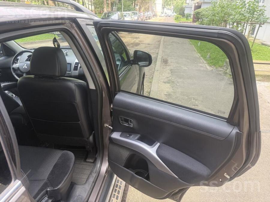 Pelēks Mitsubishi Outlander 2011 Rīga, ar dzinēja tilpumu 2.40 L un nobraukumu 205 tūkst. km par 5250 €, foto 15 vietnē AUTOMOTO.COM.LV