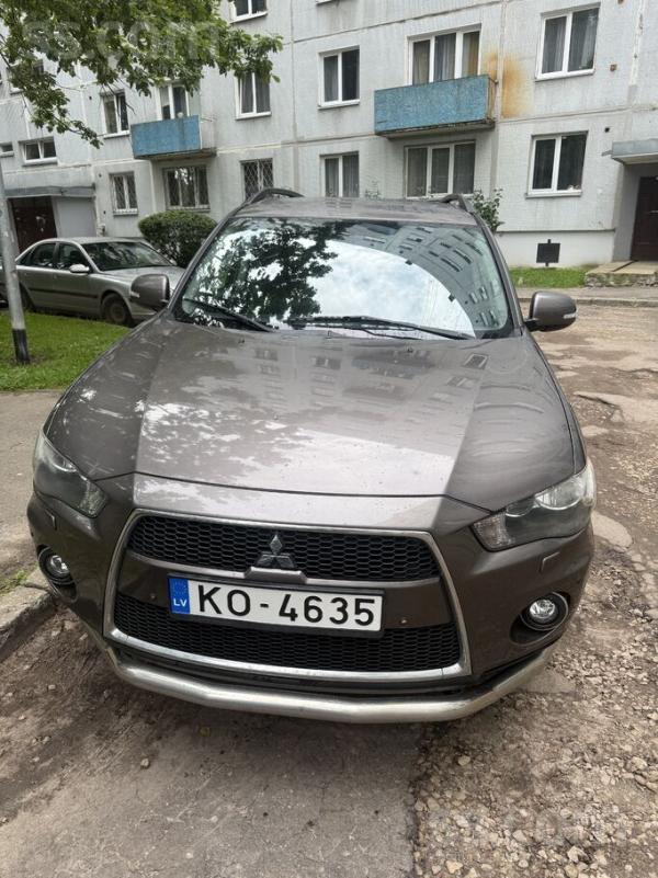 Pelēks Mitsubishi Outlander 2011 Rīga, ar dzinēja tilpumu 2.40 L un nobraukumu 205 tūkst. km par 5250 €, foto 1 vietnē AUTOMOTO.COM.LV
