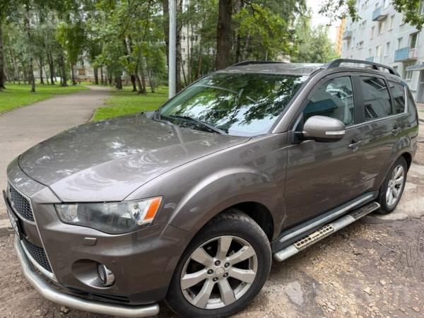 Pelēks Mitsubishi Outlander 2011 Rīga, ar dzinēja tilpumu 2.40 L un nobraukumu 206 tūkst. km par 5200 €, foto 1 vietnē AUTOMOTO.COM.LV