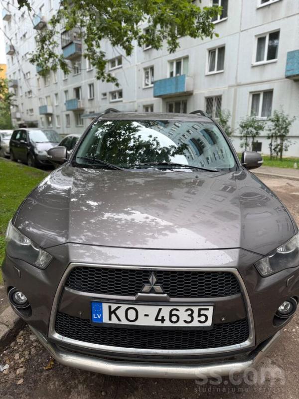 Pelēks Mitsubishi Outlander 2011 Rīga, ar dzinēja tilpumu 2.40 L un nobraukumu 206 tūkst. km par 5200 €, foto 2 vietnē AUTOMOTO.COM.LV