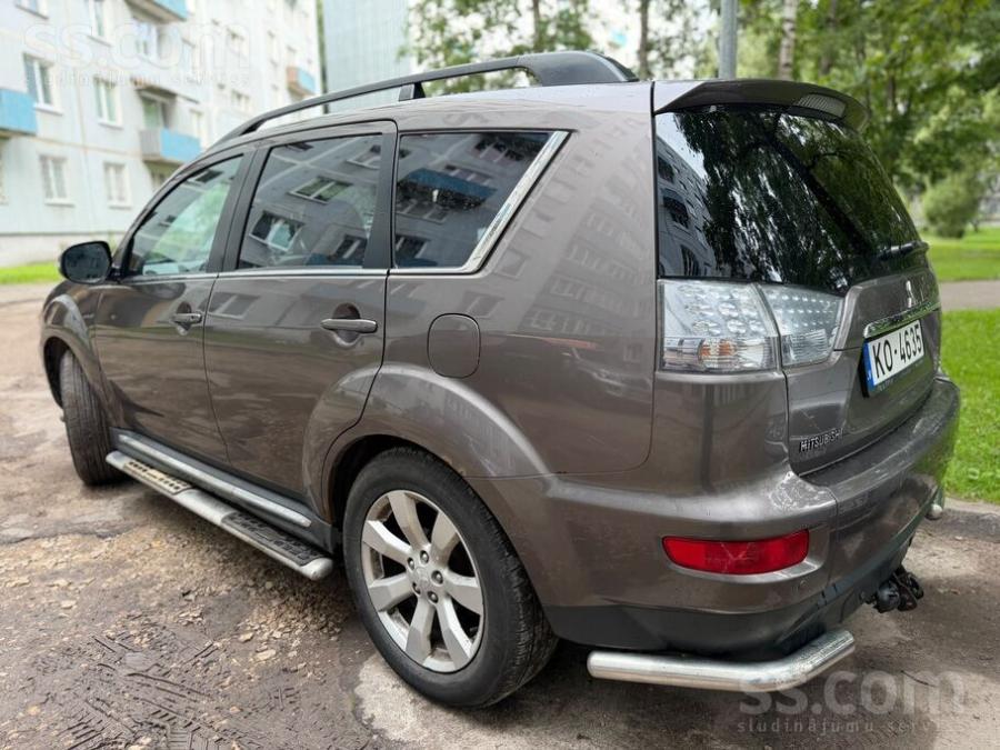 Grey Mitsubishi Outlander 2011 in Riga, with an engine capacity of 2.40 L and mileage of 206 thousand km for 5200 €, photo 4 on AUTOMOTO.COM.LV